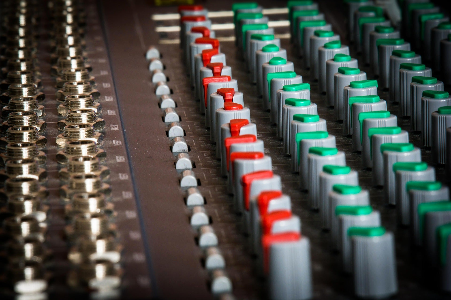 How do headphone amps differ from speaker amps? – PS Audio